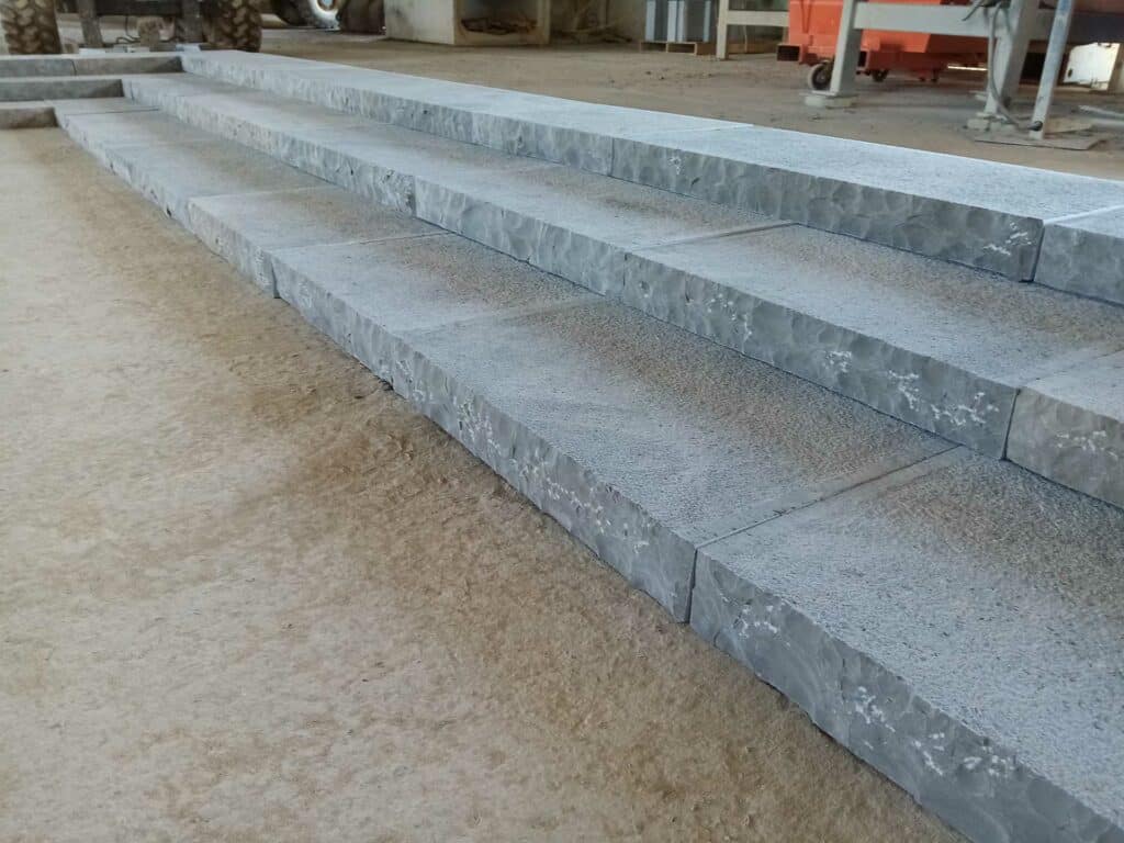Marche et Escalier en Pierre Naturelle | Carrières de Montdardier
